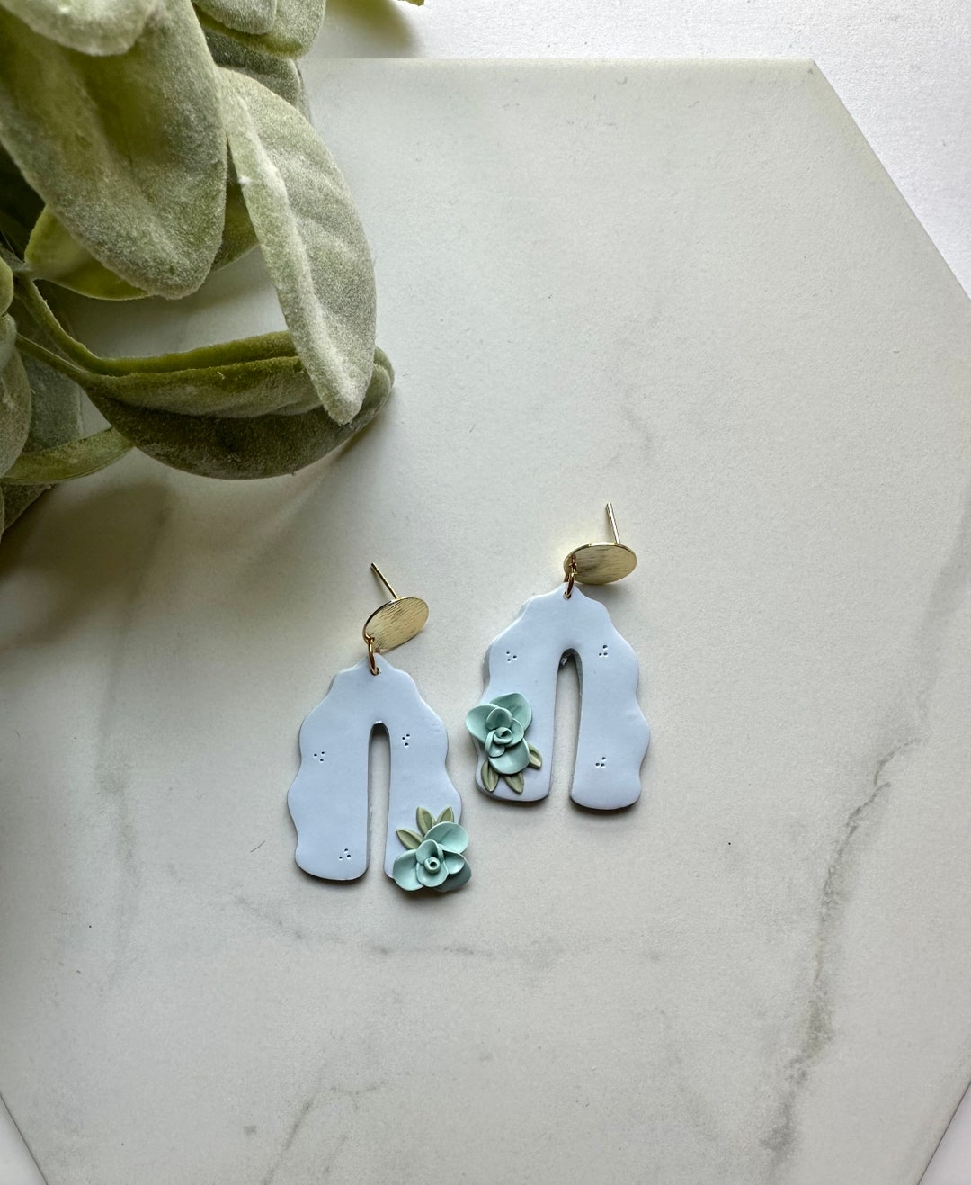 Ruffle Arch With Single Blue Fluffy Flower - Etsy