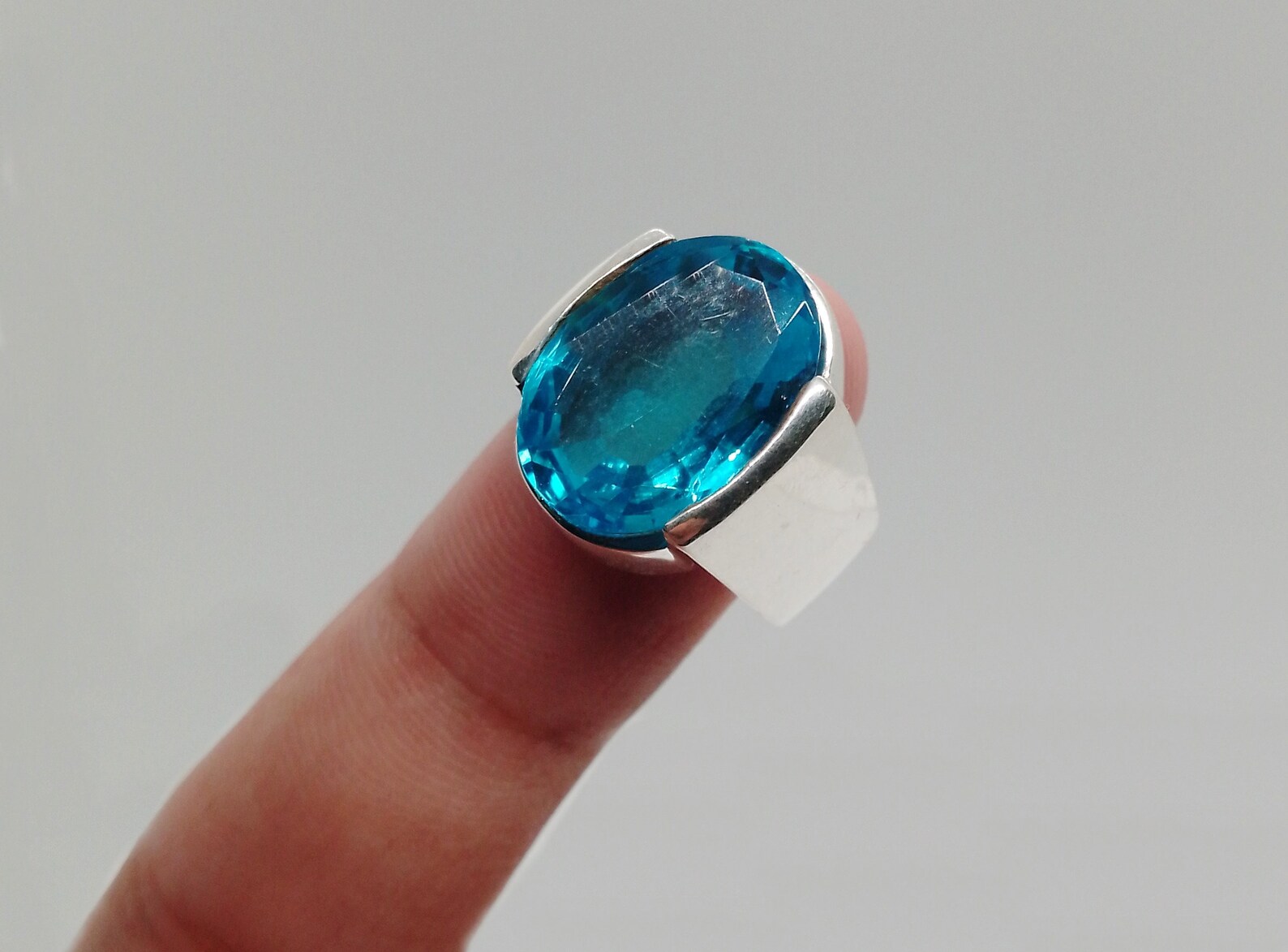 Rare Oval Cut 12 Carat Deep Blue Topaz Mens Plain Ring Sterling Silver ...