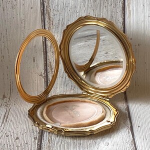 Vintage 1970s Stratton Queen Convertible Powder Compact With Toile ...