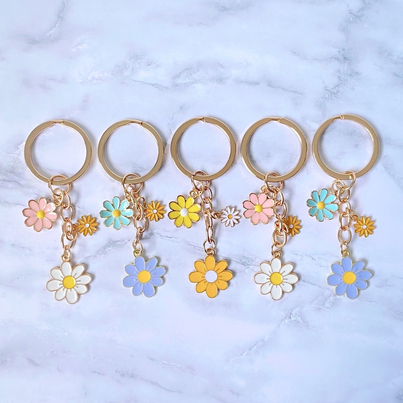 Daisy Keychain - Etsy