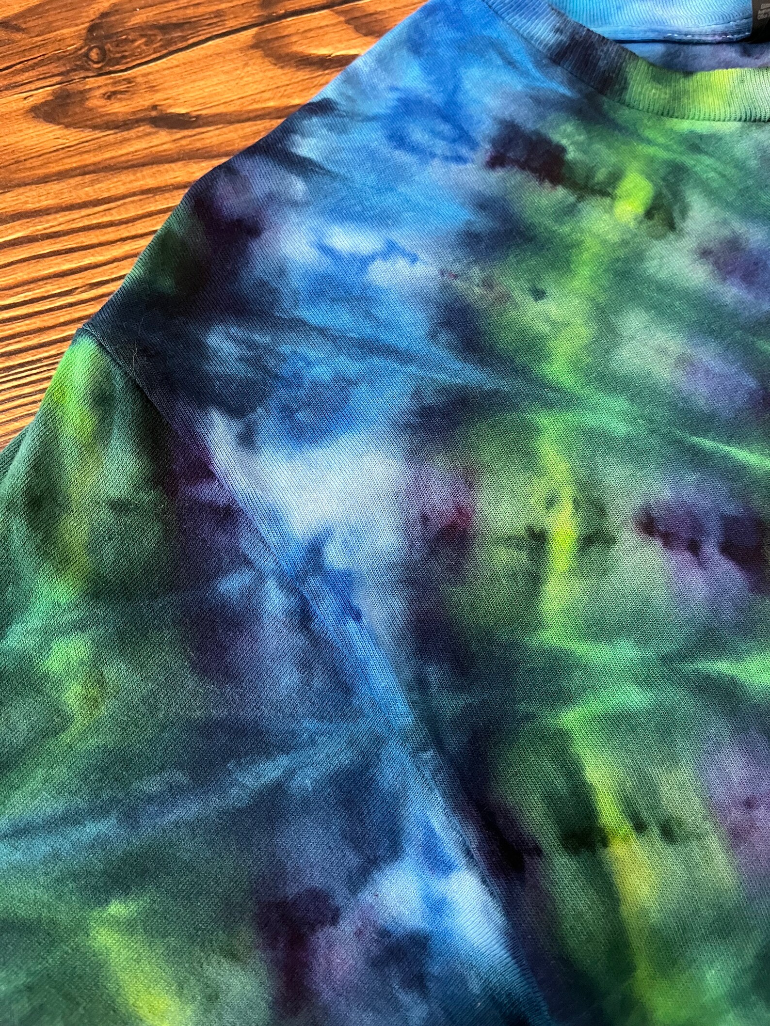 Adult L Spiral Ice-dye | Green and Blue Handmade Large Tie-dye Shirt - Etsy