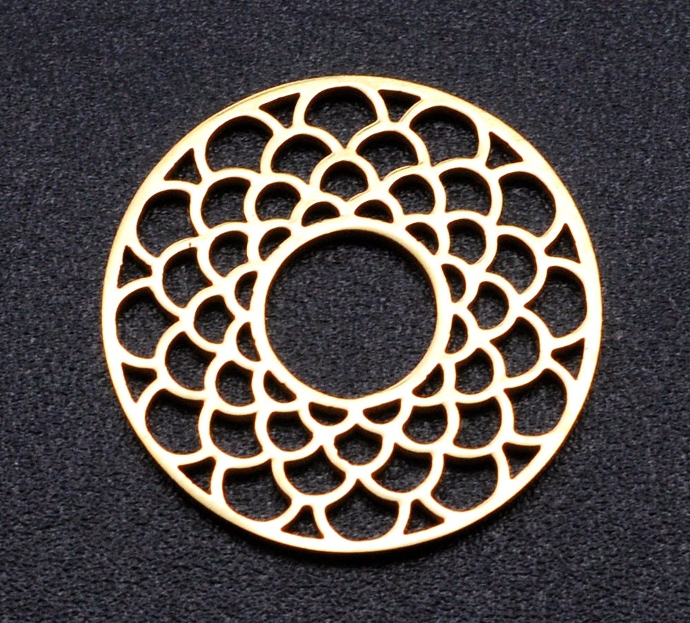 Stainless Steel Laser Cut Round Pendant, Fish Scale Hallow Pendant ...