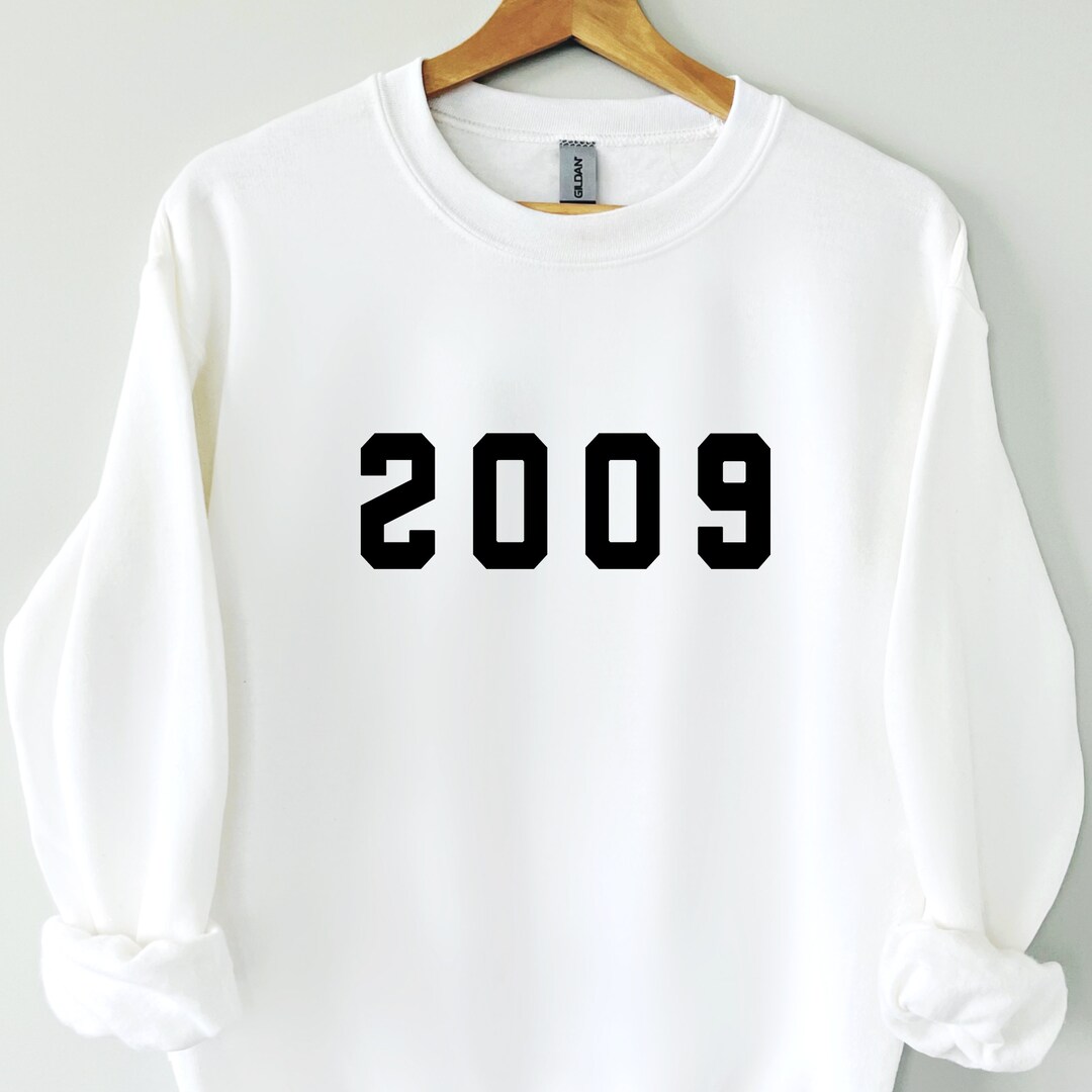 2009 Sweatshirt | 16th Birthday Gift | Retro 2009 Top | Born in 2009 ...
