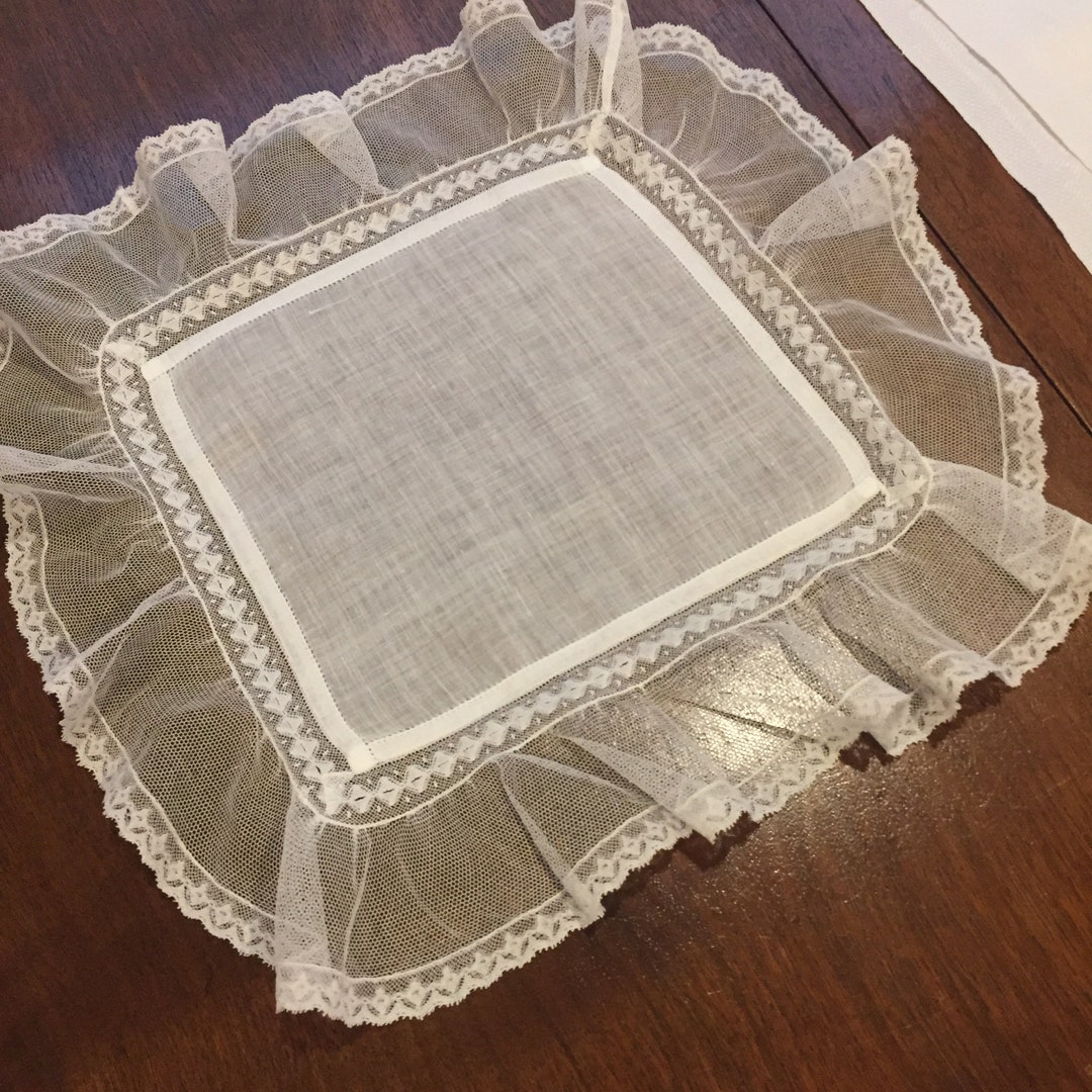 ANTIQUE HANDKERCHIEF Delicate and Feminine Lady's Hanky With Ruffle ...