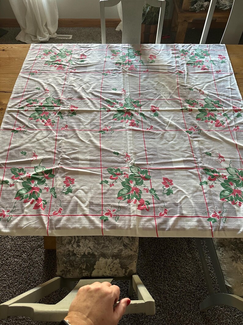 Vintage Tablecloth: Cutter - Etsy