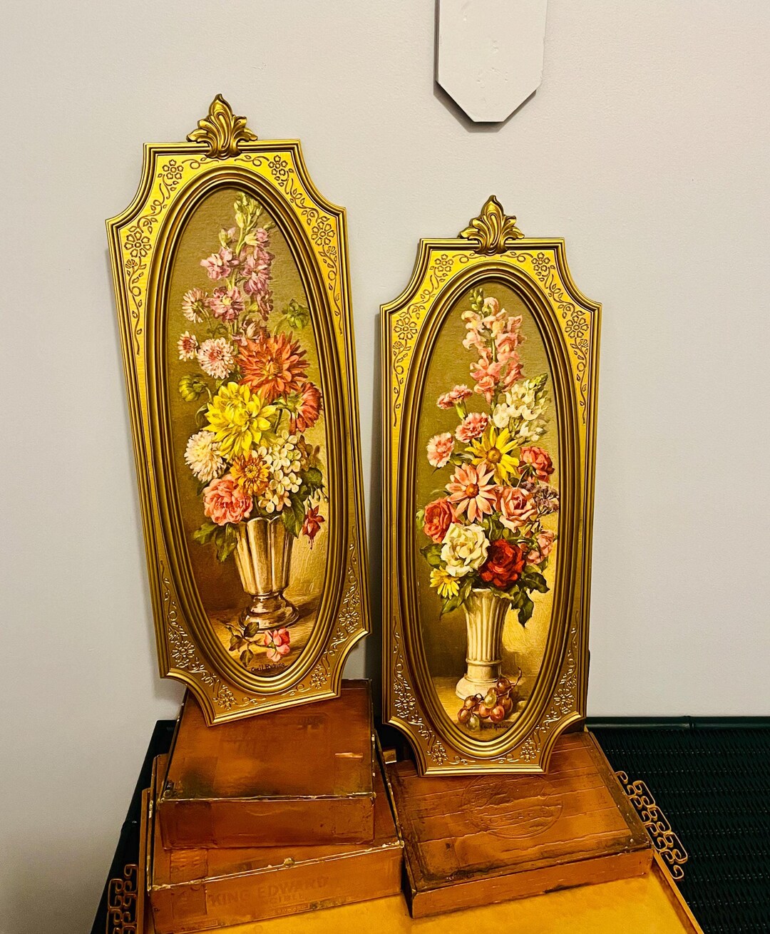 Vintage Hollywood Regency Gold Syroco Ornate Oval Framed Floral Artwork ...