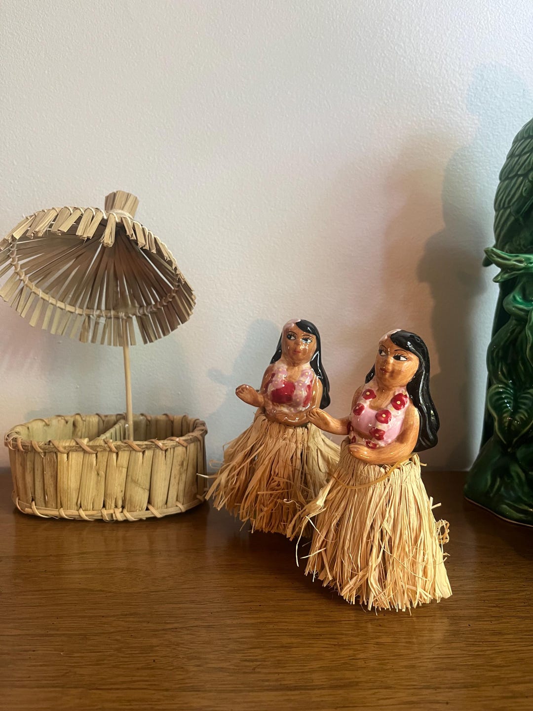 Vintage Hawaii Hula Dancers Salt and Pepper Set in Tiki Hut Holder - Etsy