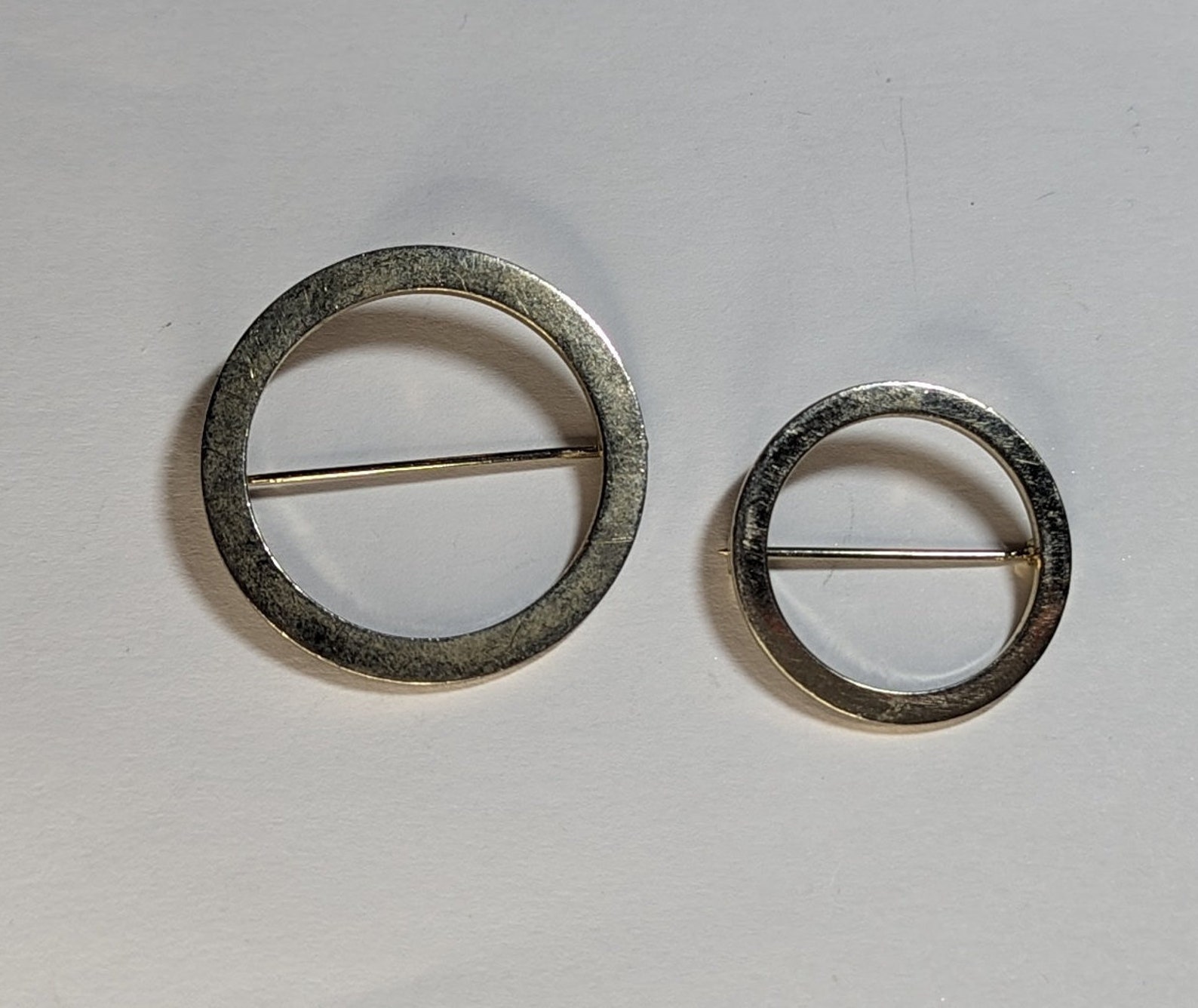 Vintage Pair of Circular Silver Tone Pins Large and Small Nesting Sizes ...