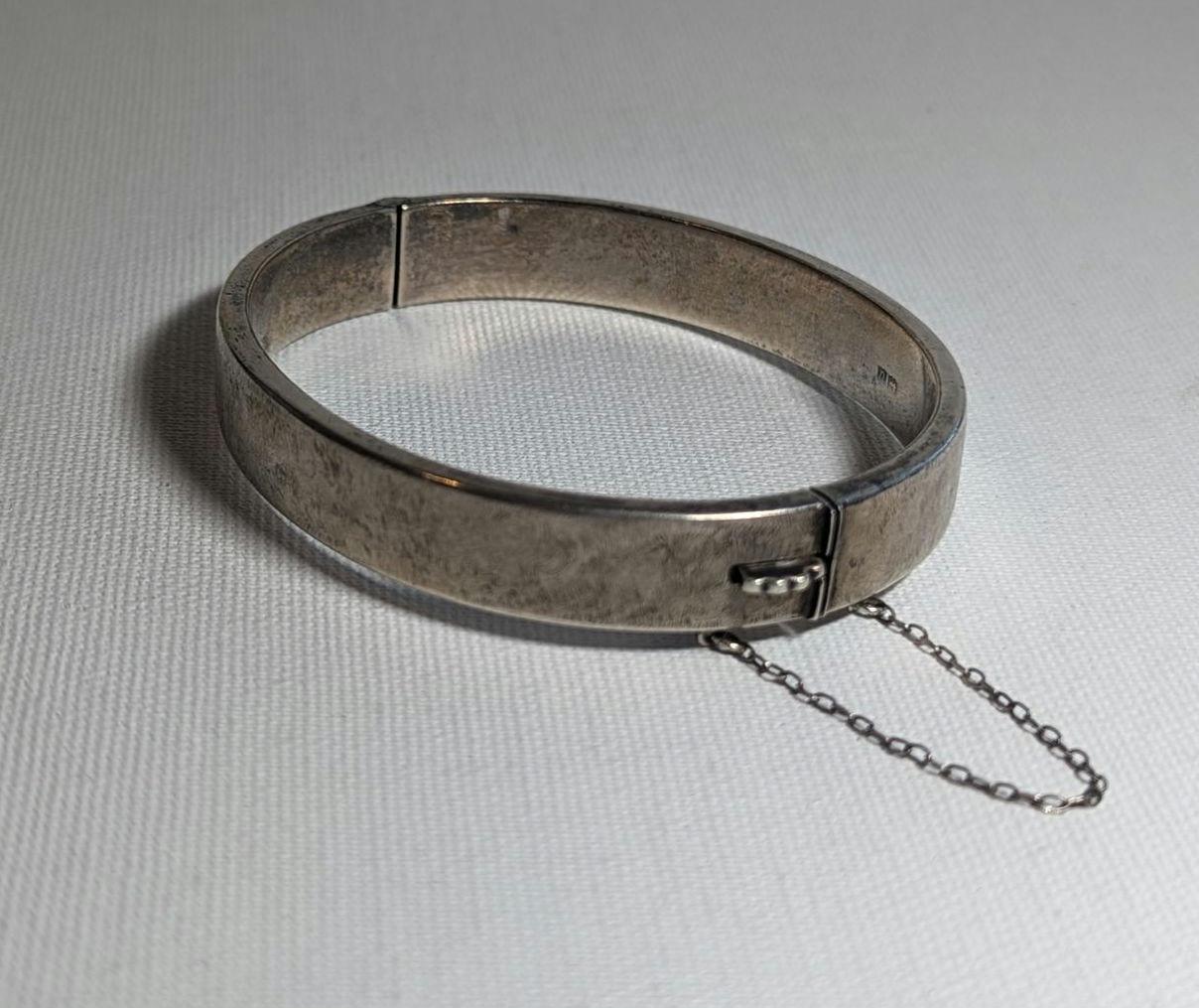 Joseph Smith and Sons Vintage Textured Silver Clasping Bangle With ...