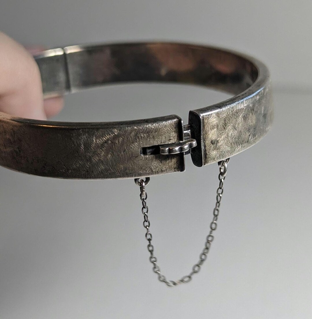 Joseph Smith and Sons Vintage Textured Silver Clasping Bangle With ...