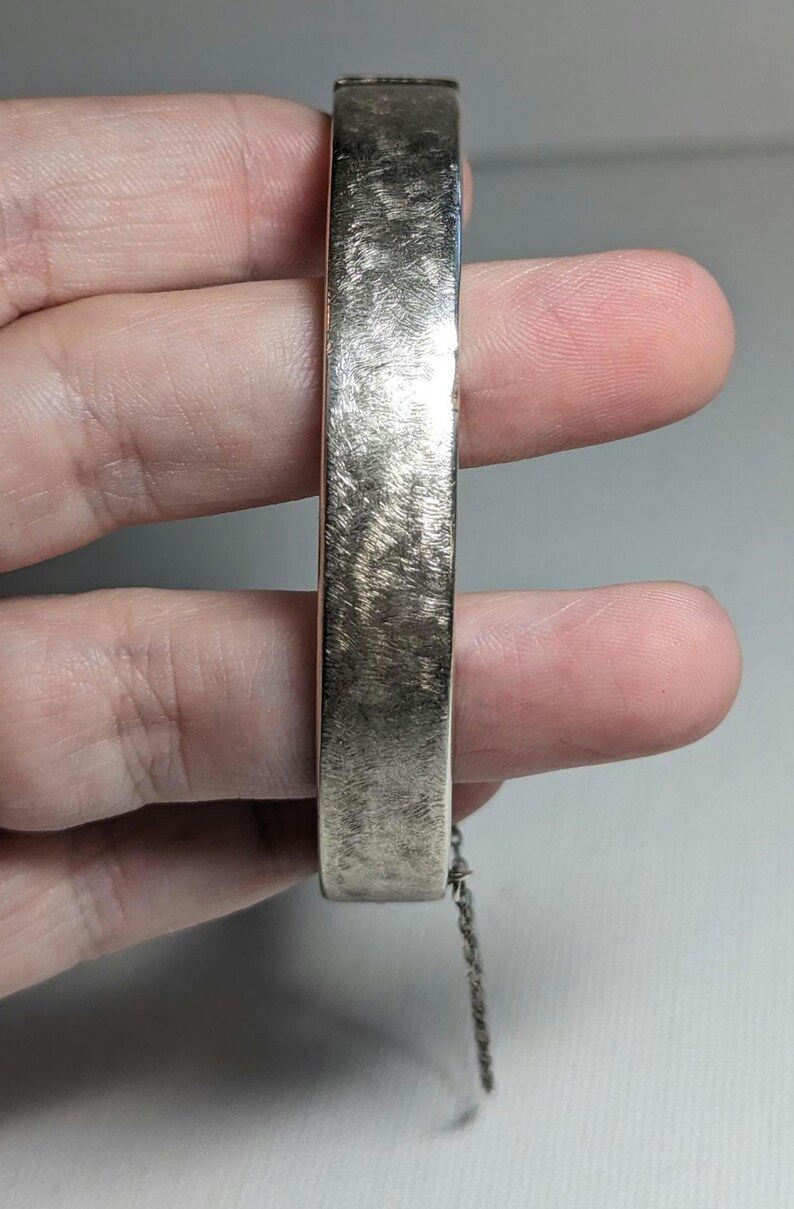 Joseph Smith and Sons Vintage Textured Silver Clasping Bangle With ...