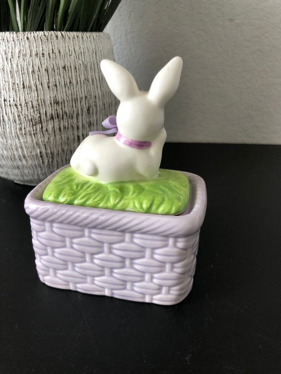 Vintage Cute Little Bunny Trinket Box - Gem