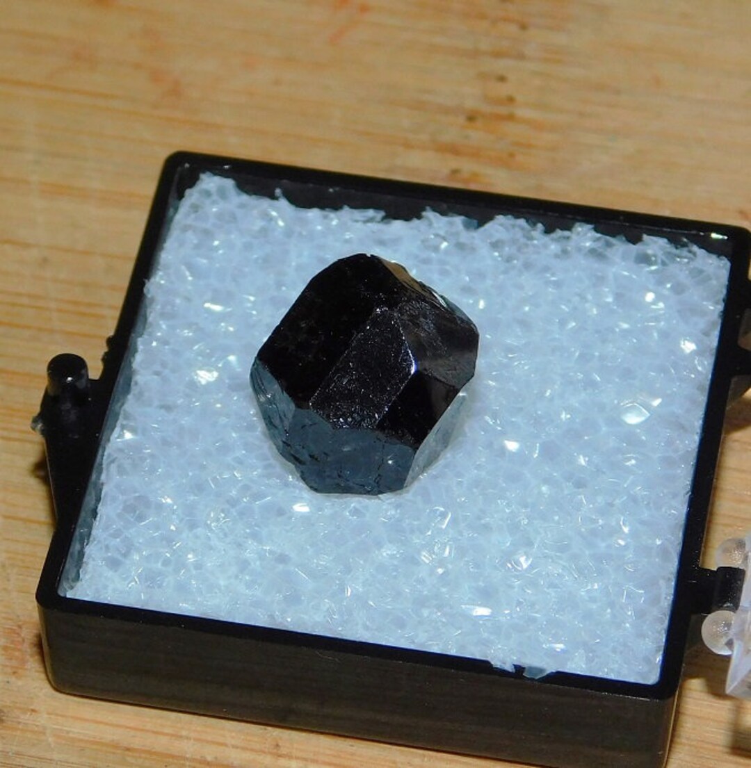 Uvite Tourmaline Crystal Mineral Specimen - Etsy