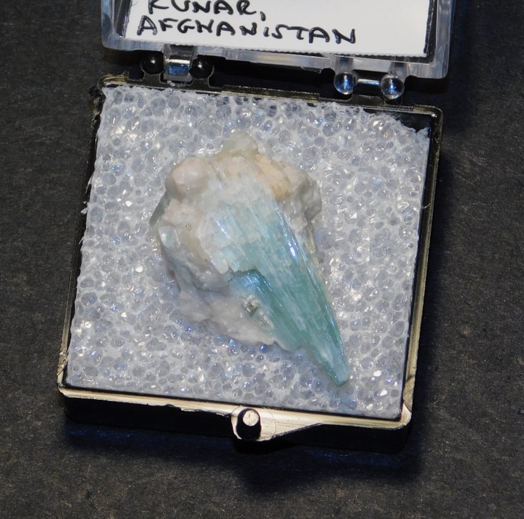 Elbaite Crystals Thumbnail Mineral Specimen - Etsy