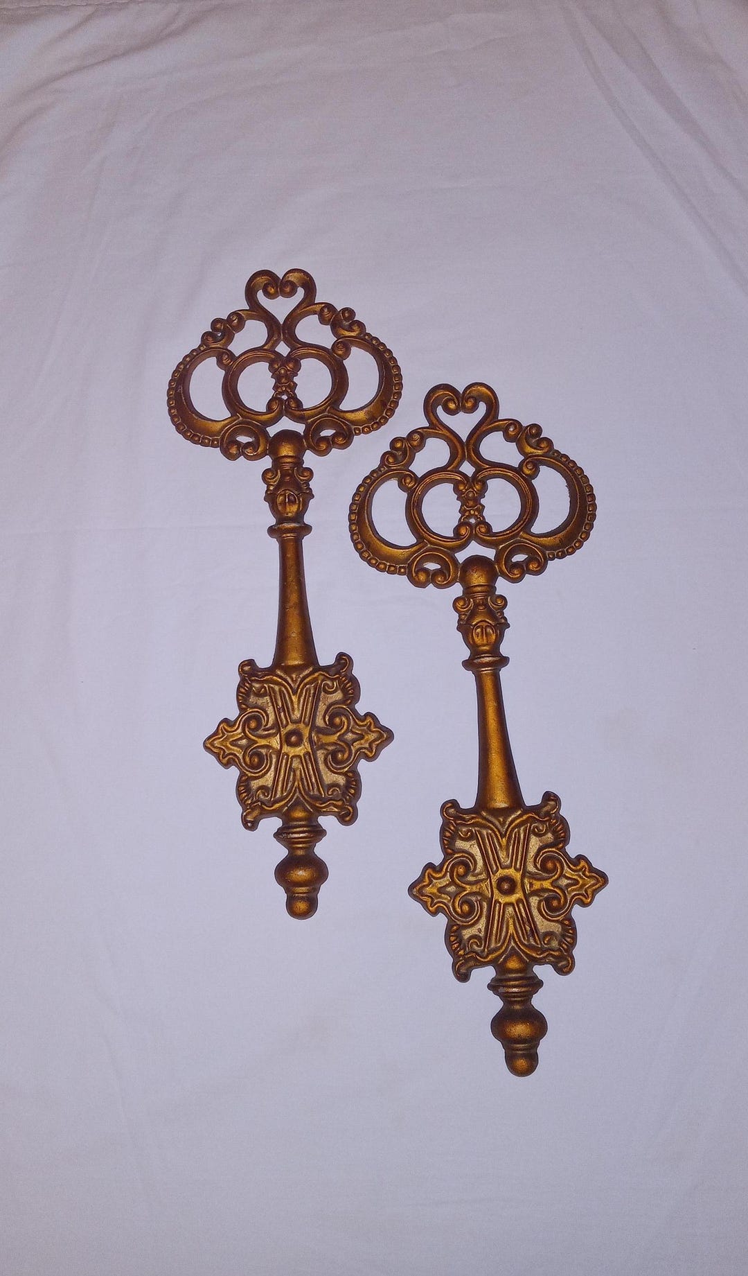 Vintage Pair of Large HODA Die Cast Metal Wall Keys Gold MCM Hollywood ...