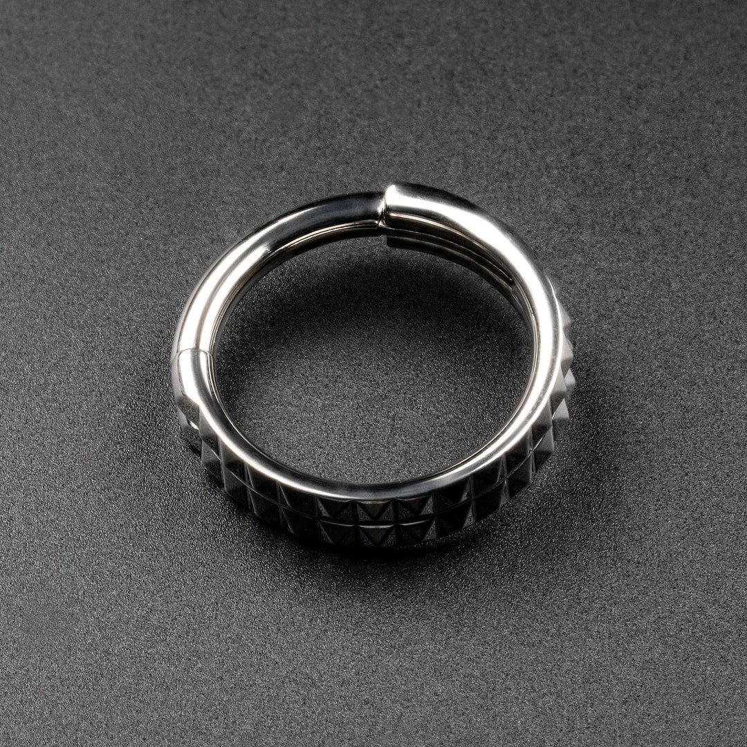 Double Pyramid Titanium Hinged Segment Ring | Titanium Nose Rings ...