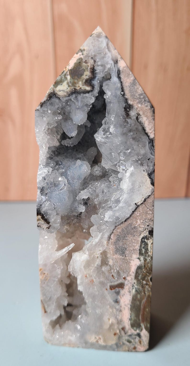 UV Reactive Geode Tower - Etsy