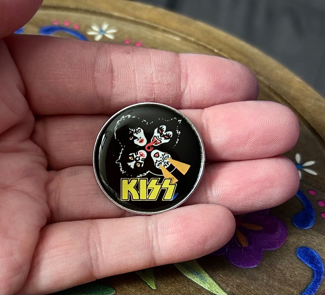 KISS Silver Metal Glass Pin Round Pin Brooch NEW KISS Rock and Roll ...