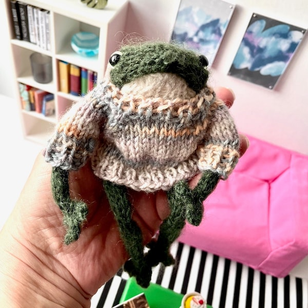 Knitted Frog - Etsy