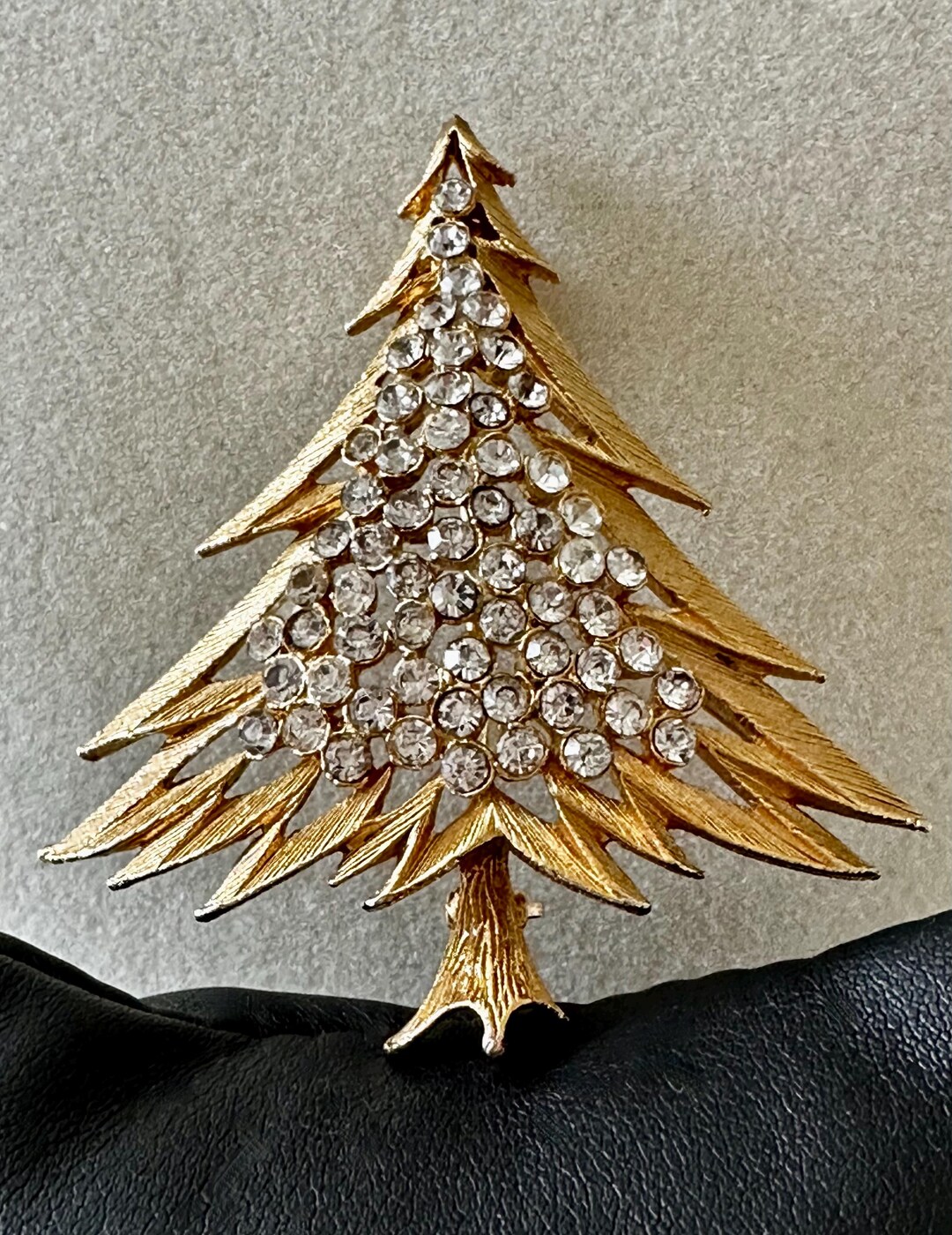 Vintage Lisner Brushed Gold Tone and Rhinestone Christmas Tree Brooch 2 ...