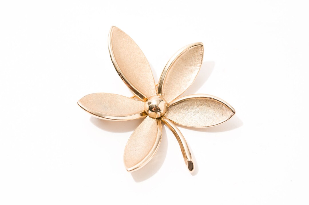 Vintage Trifari Flower Pin, Brooch, Gold Tone, Crown Trifari - Etsy