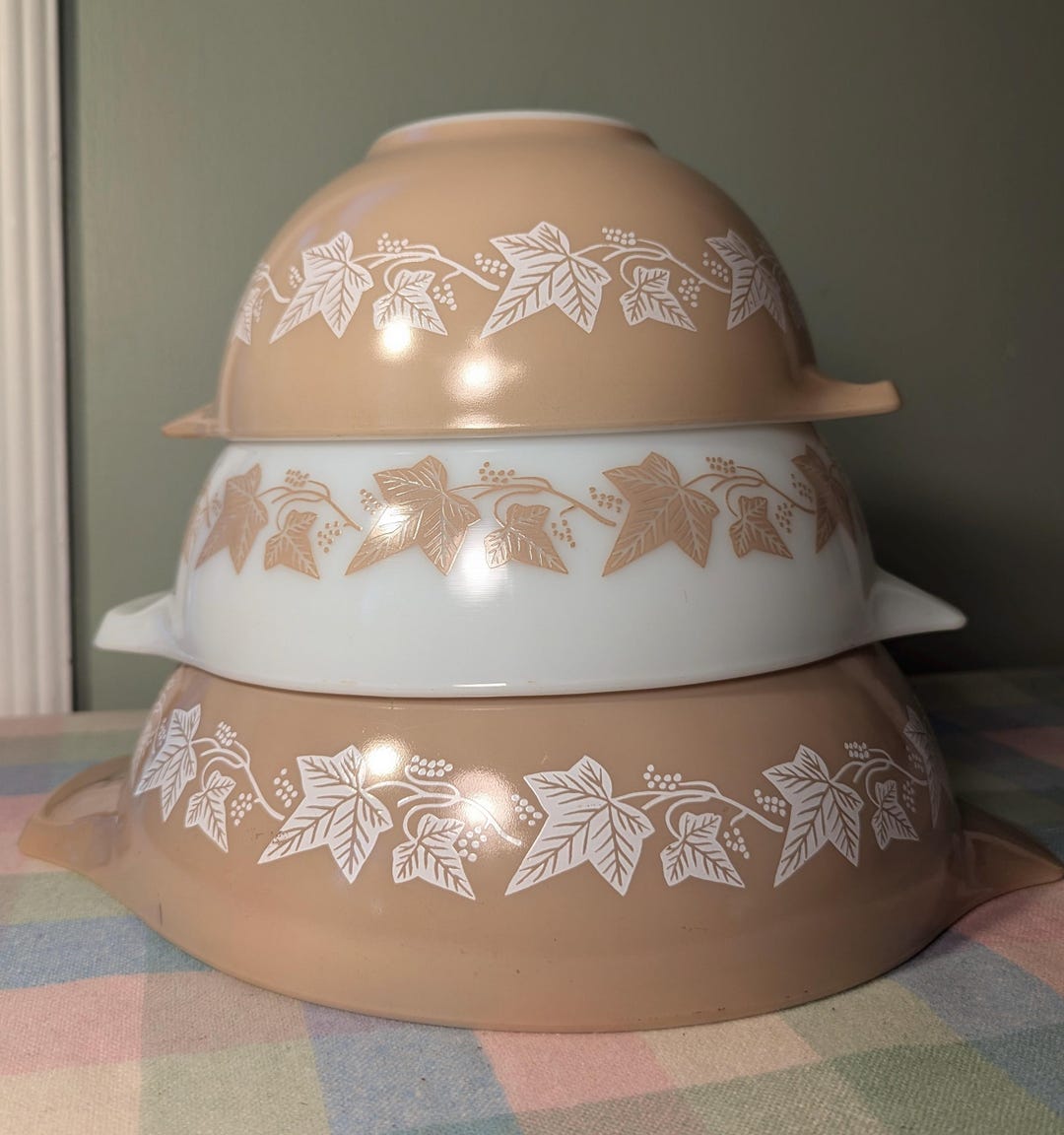Vintage Pyrex Sandalwood Tan With Ivy Pattern Mixing Cinderella Bowls ...