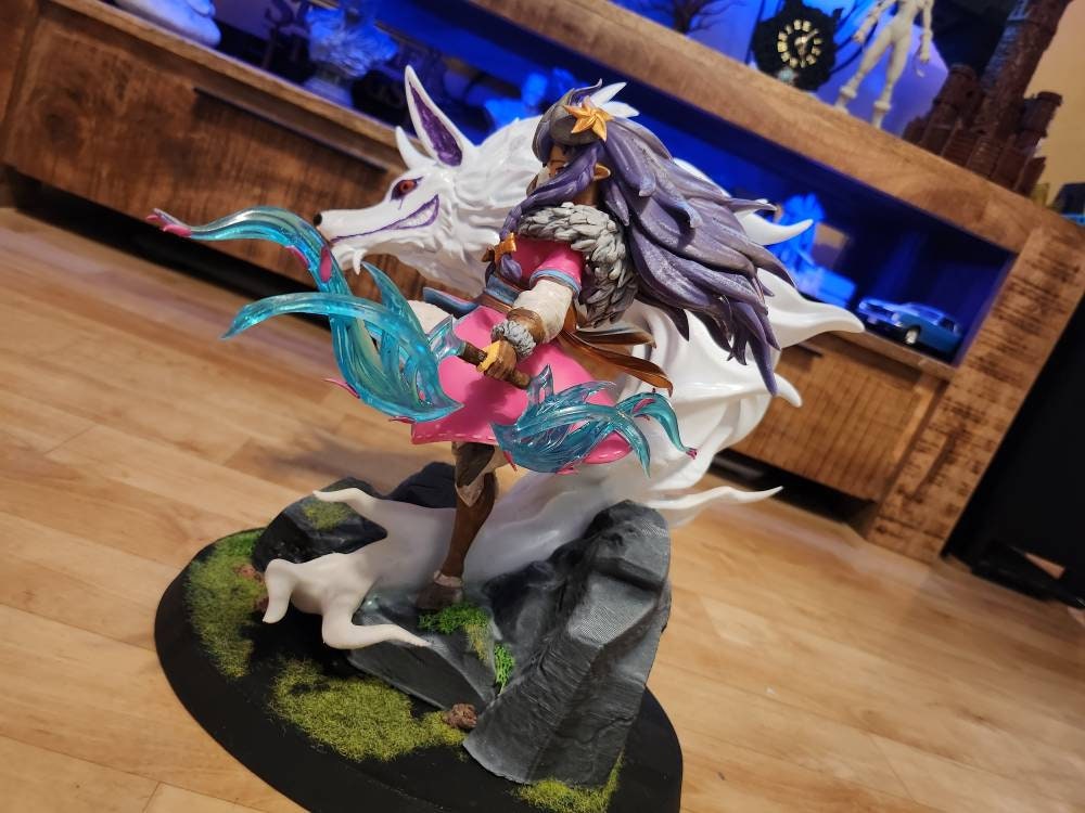 League Of Legends Statue