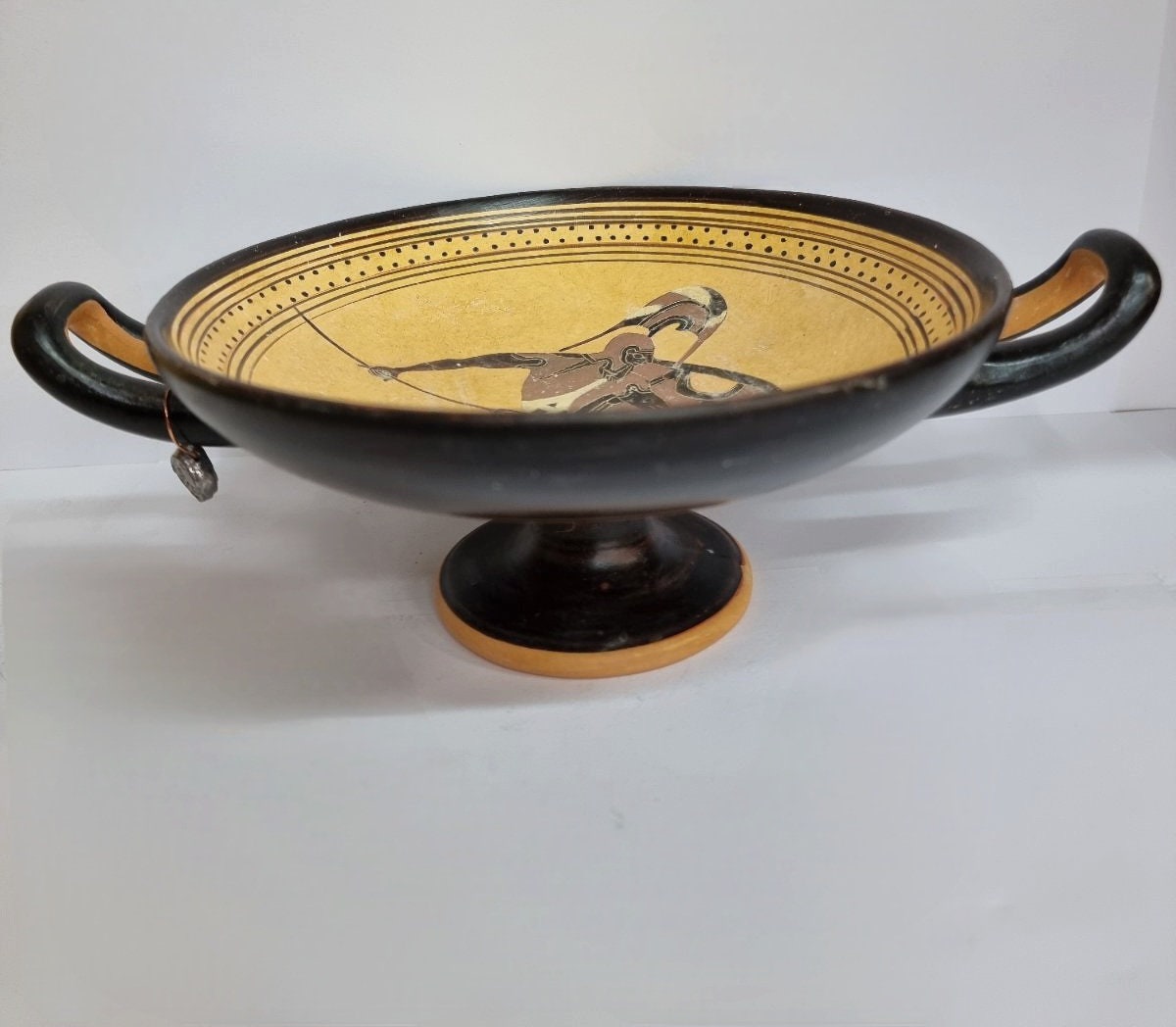Laconian Black Figure Kylix With an Hoplite (soldier), Reproduction ...