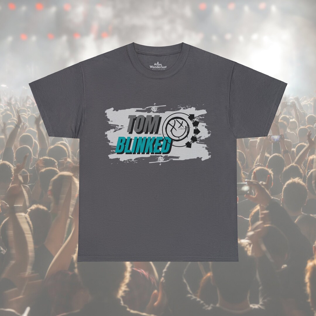 Blink 182 T-shirt, Tom Delonge Blinked Tee Unisex Classic Fit Medium ...