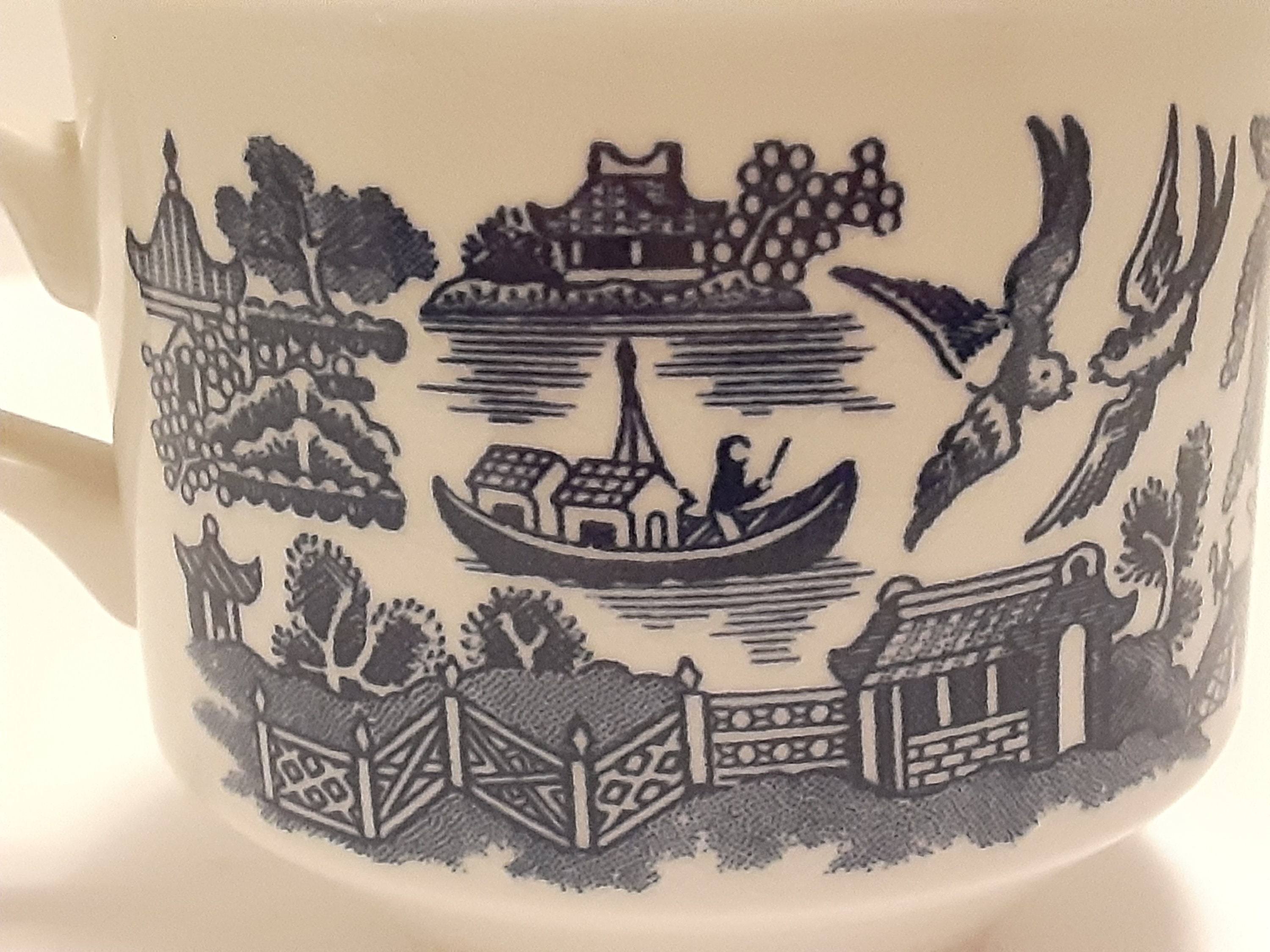 Vintage Churchill Blue Willow Pattern Tea Cups and Saucers X4 Fine ...