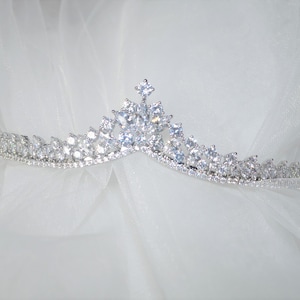 Handmade Beautiful Bridal Party Tiara Ellie Design With Simulated ...