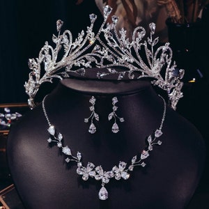 Handmade Beautiful Bridal Party Tiara Ellie Design With Simulated ...
