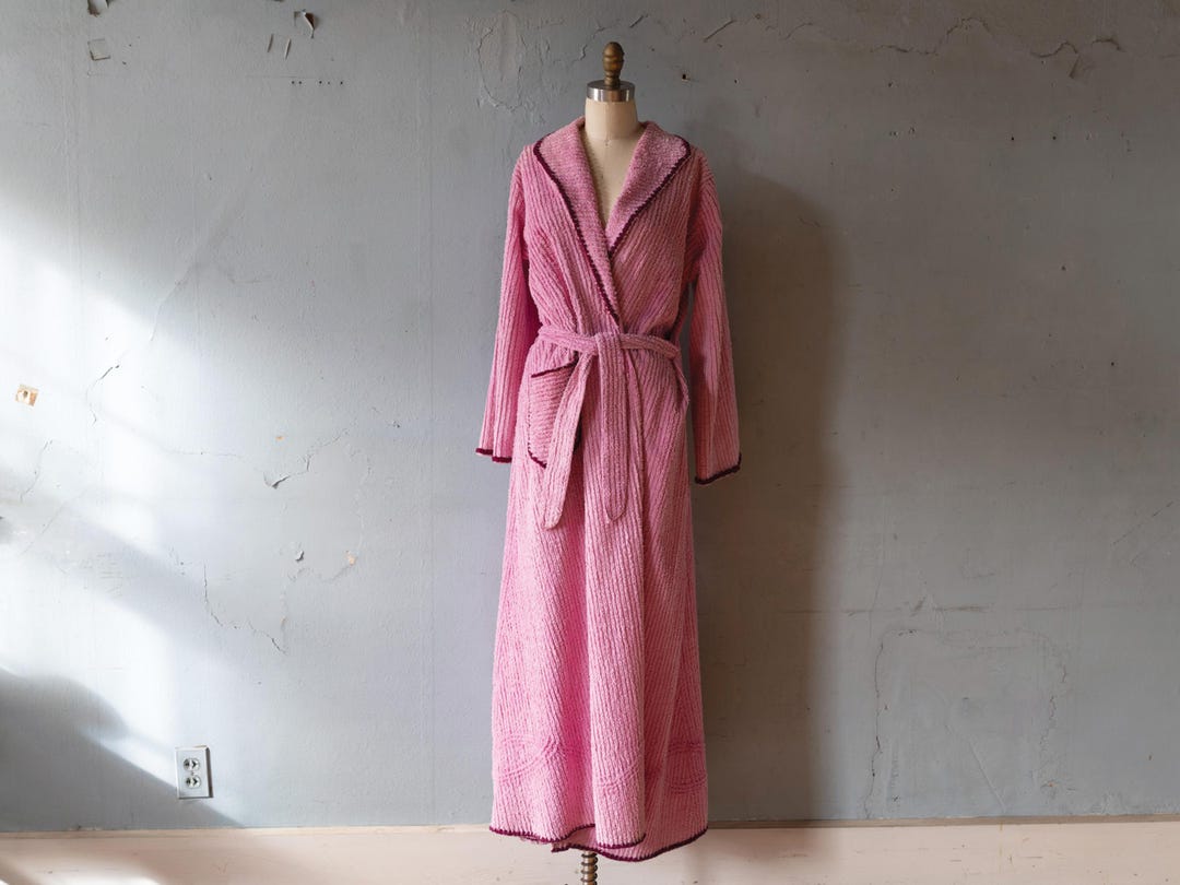 Vintage 40s / 50s Barry Wrap Style Pink Chenille Dressing Gown / House ...