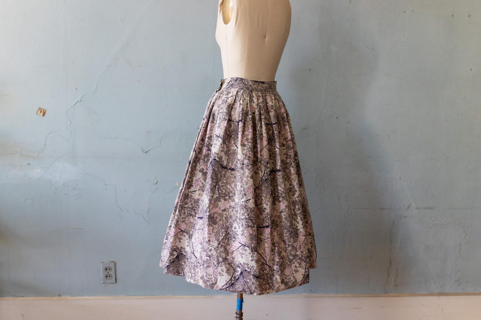 Vintage 50s Pink & Grey Nature Scene Floral Printed Cotton Circle Skirt ...