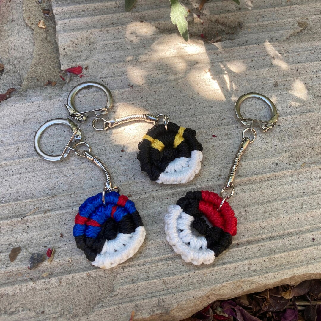 Pokemon Pokeball Macrame Keychains - Etsy