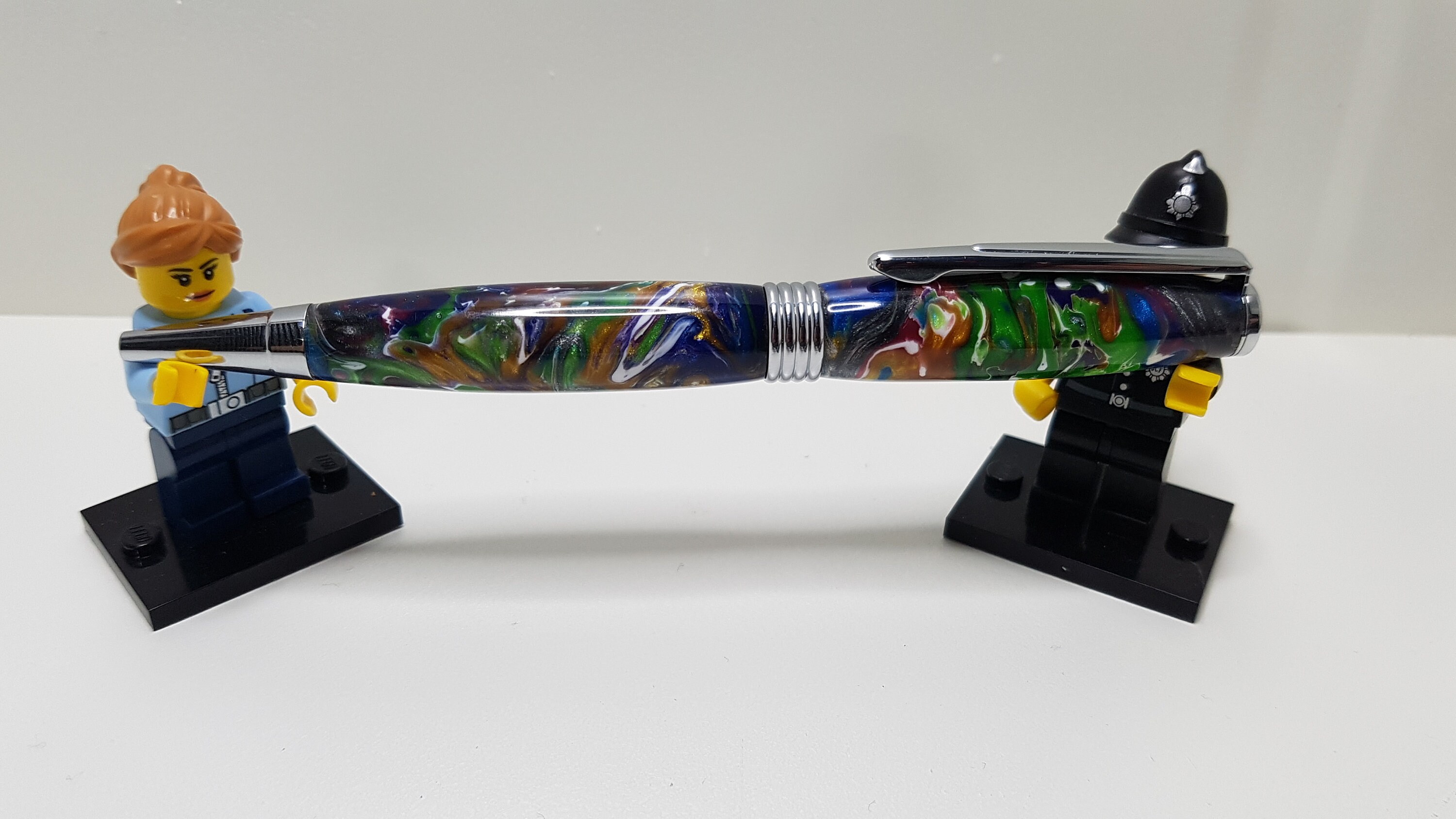 Petite Lava Lamp Twist Pen Colourful Blue Green Red White Swirl ...