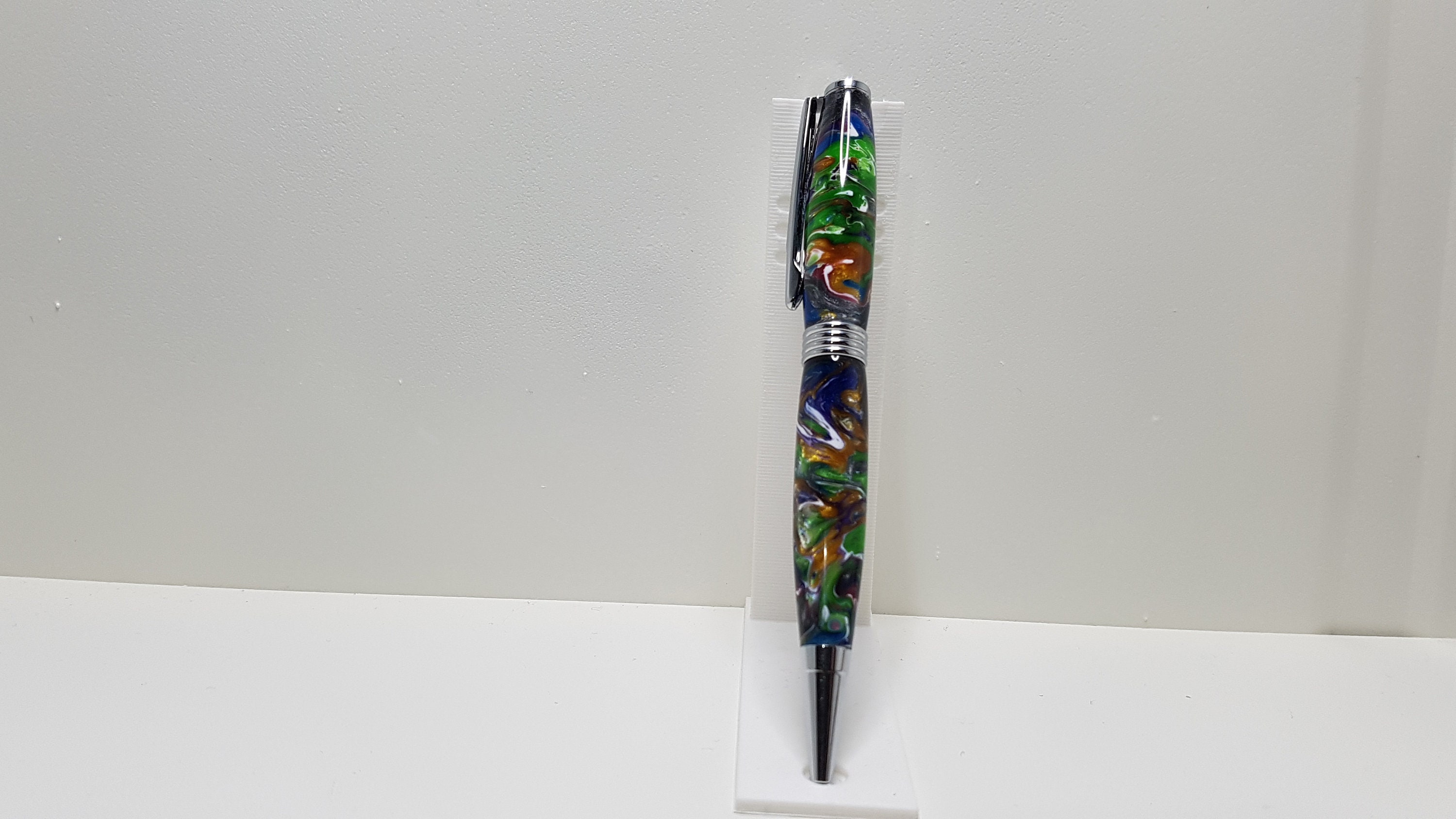 Petite Lava Lamp Twist Pen Colourful Blue Green Red White Swirl ...