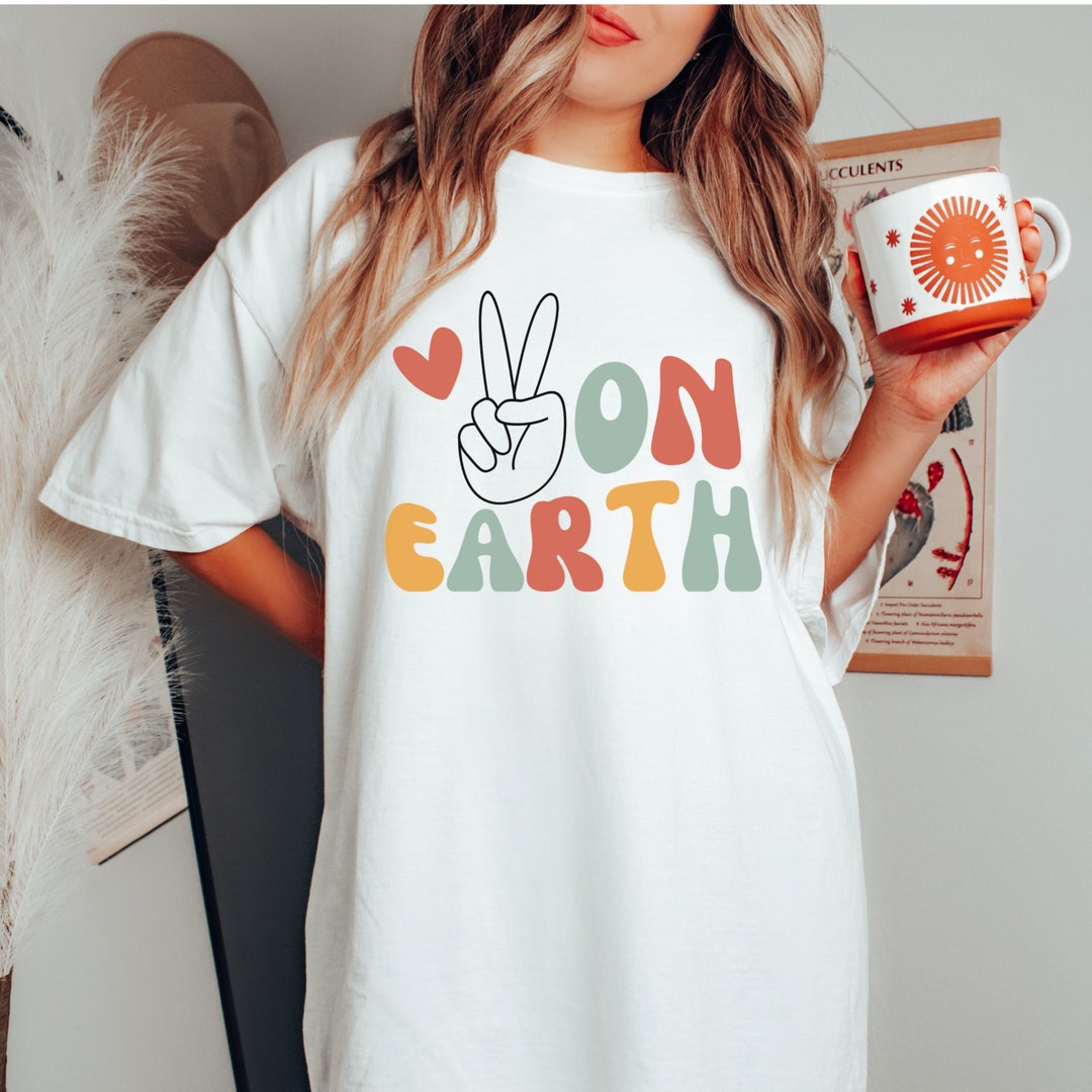 Camiseta Peace On Earth, camisa Groovy 70's Peace On Earth, camisa ...