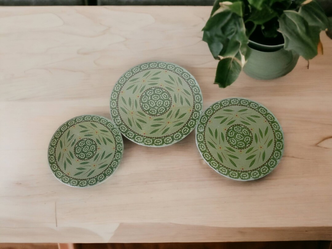 Temptations Old World Green Set of 3 Round Tempered Glass Trivets Still ...
