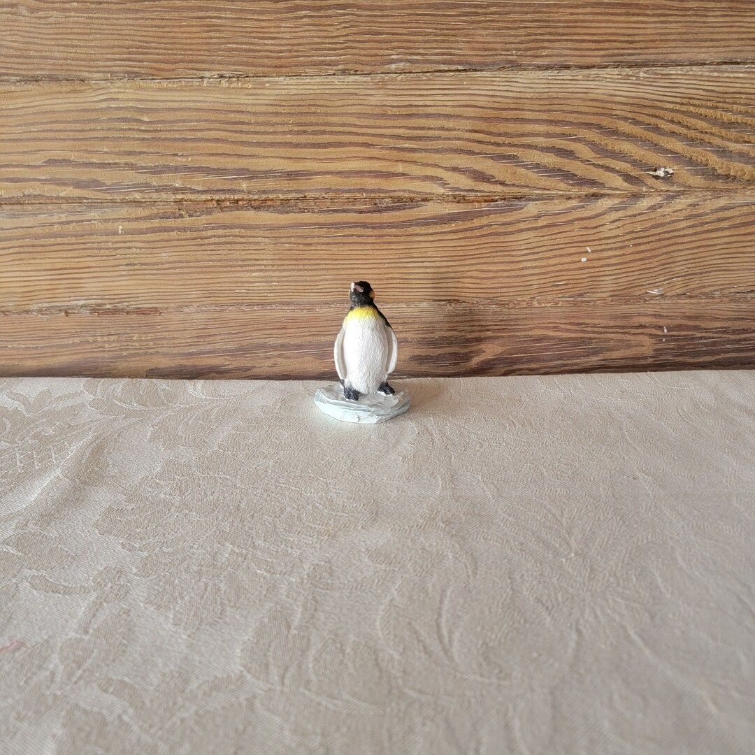 Vintage Living Stone Penguin Figurine, 1990 Stone Penguin Figurine ...