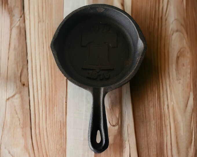 Bicentennial Miniature 1976 Cast Iron Skillet Liberty Bell Small Cast ...