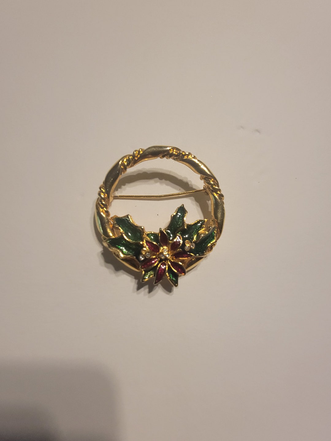 Vintage Christmas Wreath Brooch or Pin Gold Toned Brooch With ...