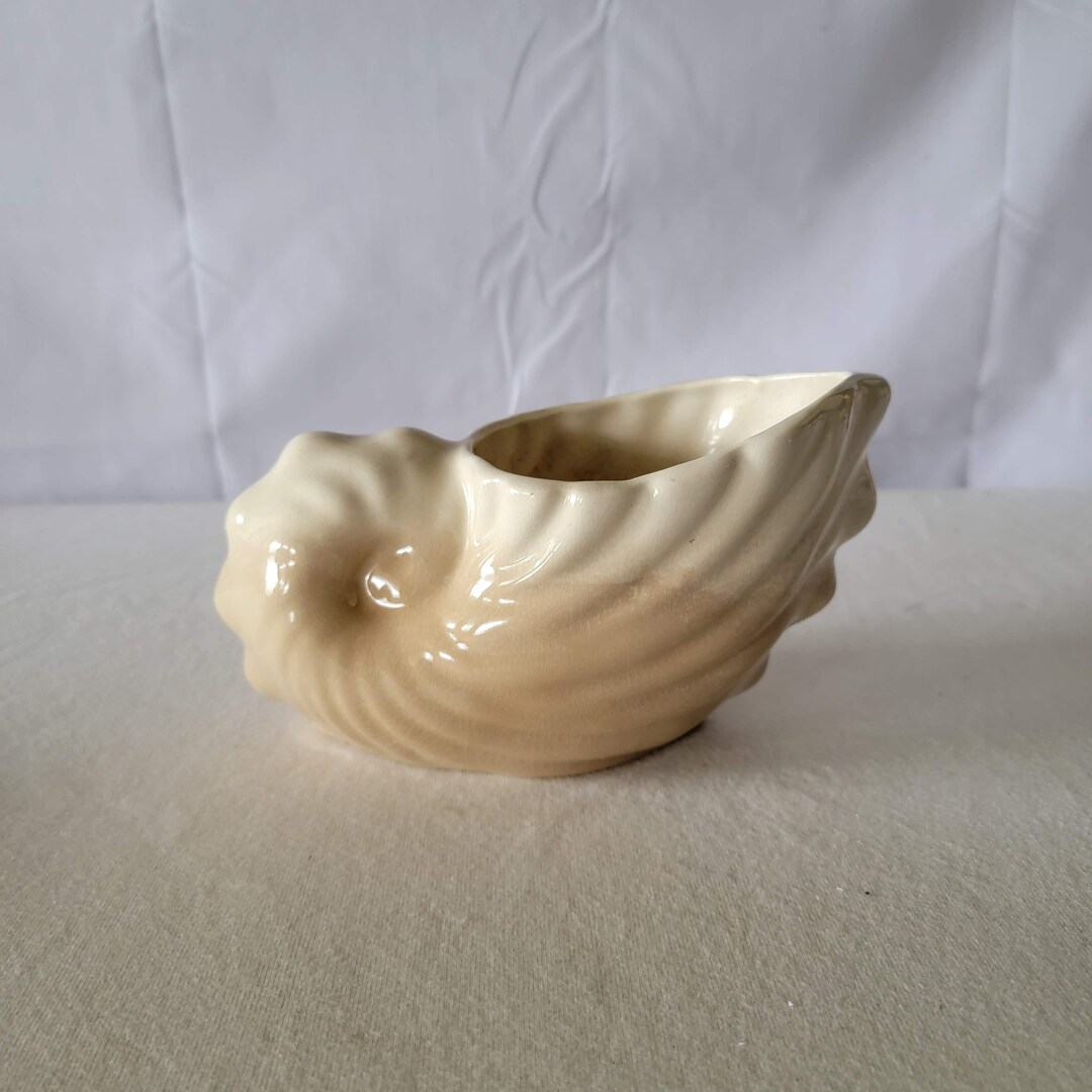 Vintage Fredericksburg Art Pottery Seashell Planter Tan and Cream ...