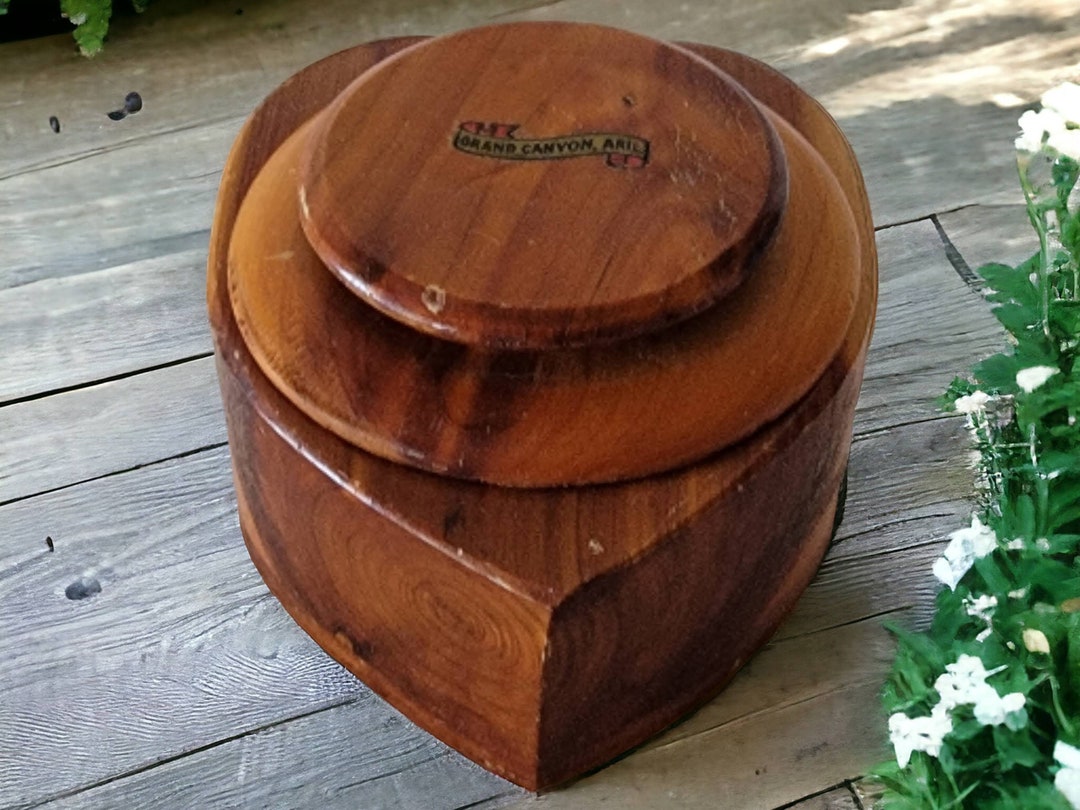 Vintage Grand Canyon Arizona Cedar Heart Shaped Trinket Box With Round ...