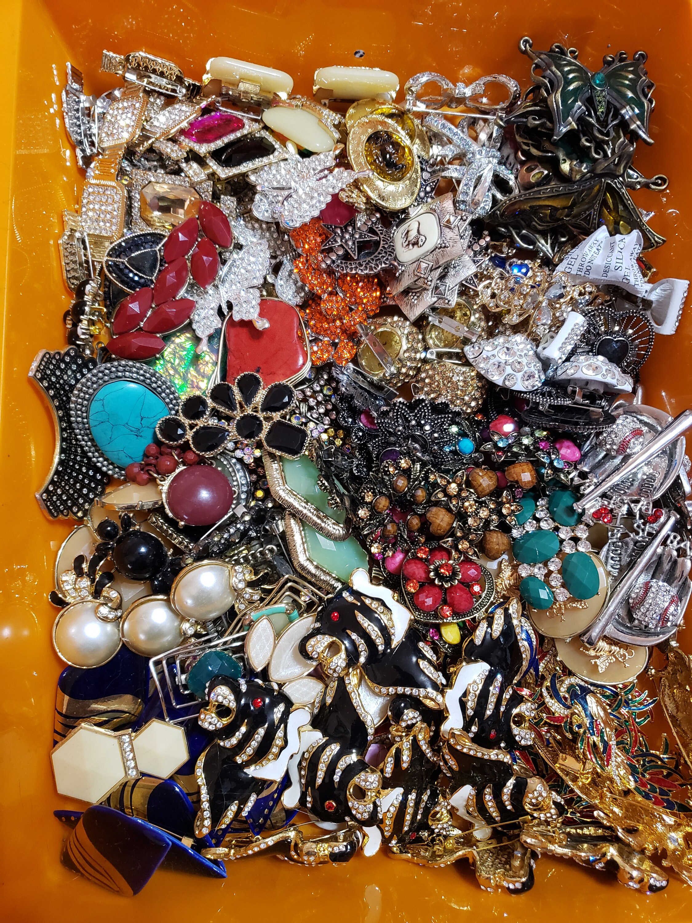 Cheap costume brooches and pins store