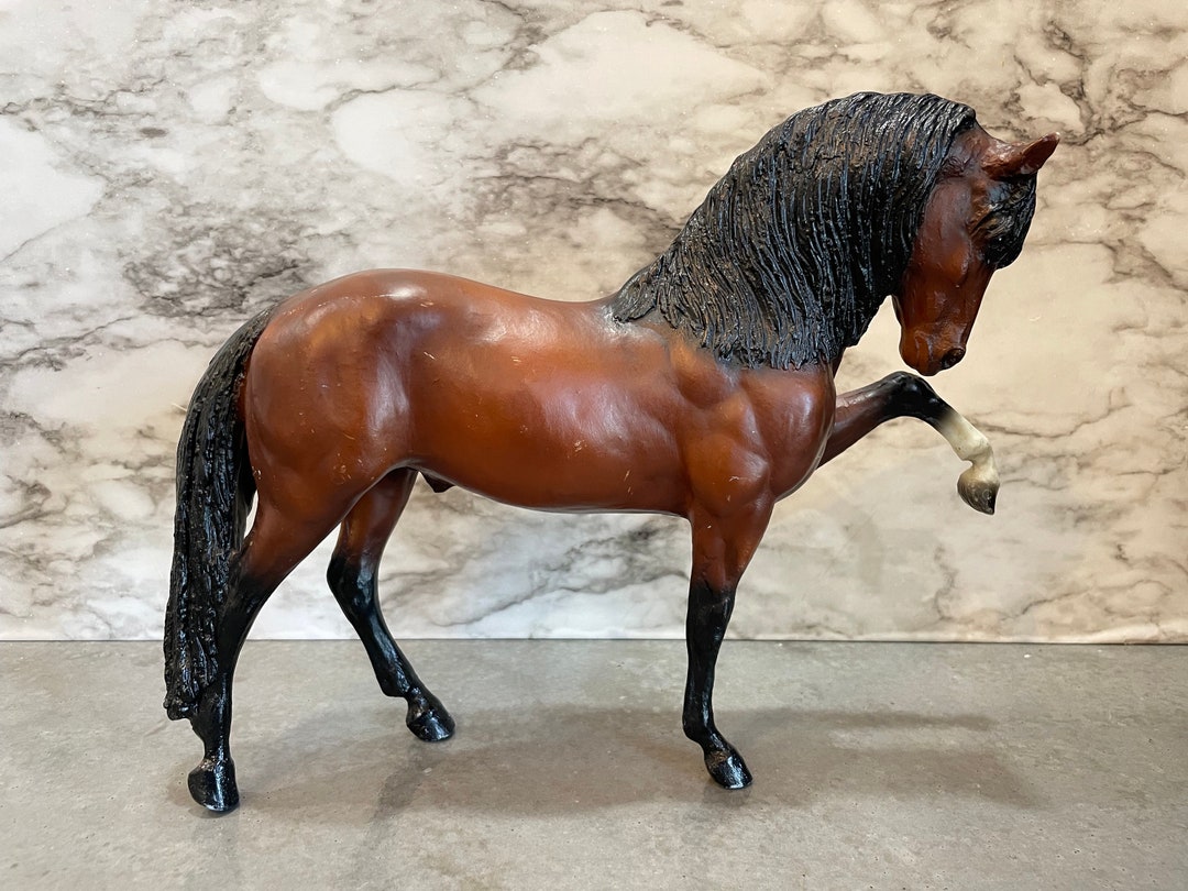Spanish Pride: Bay Traditional Scale Horse view Photos Closely - Etsy