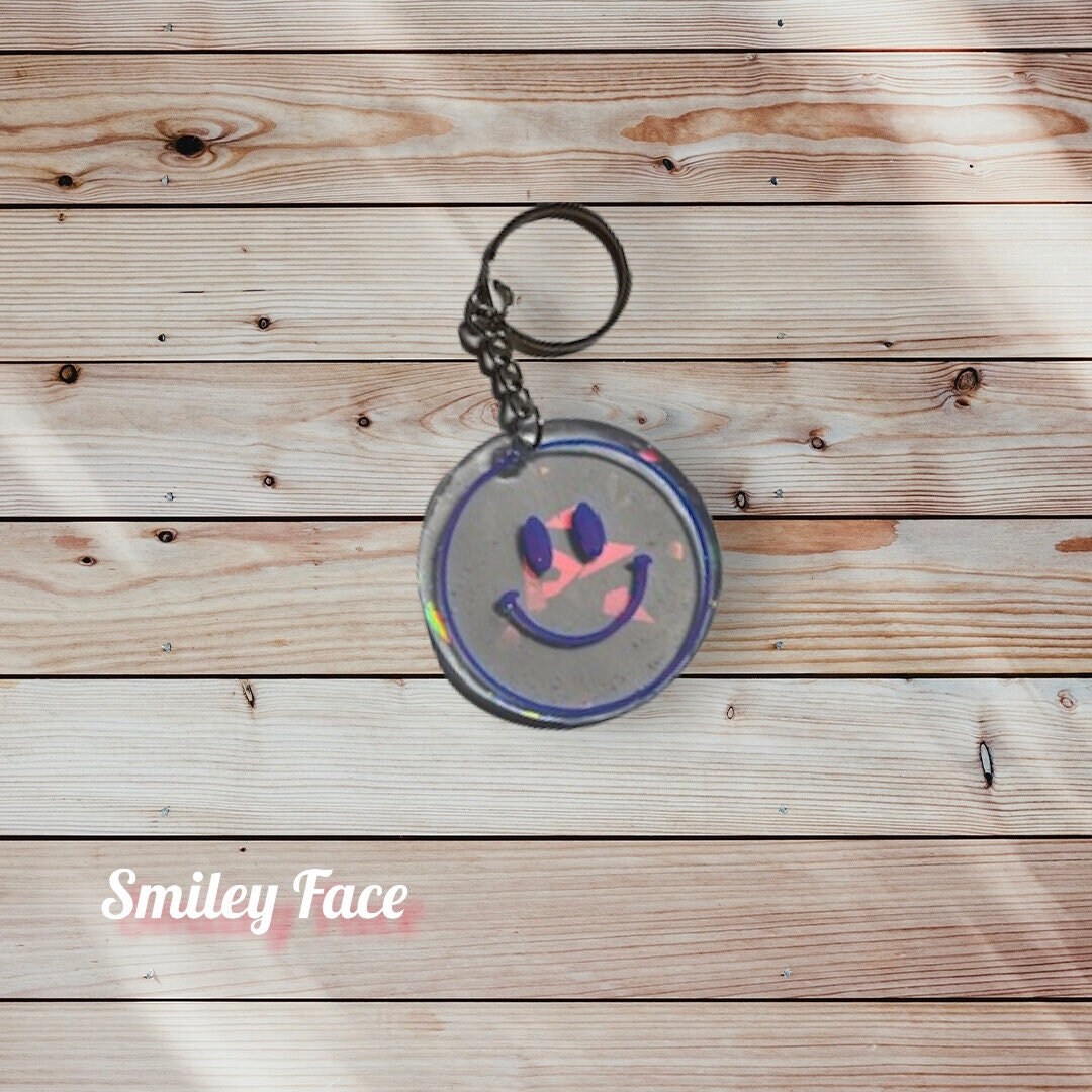 Happy Face Keychain - Etsy