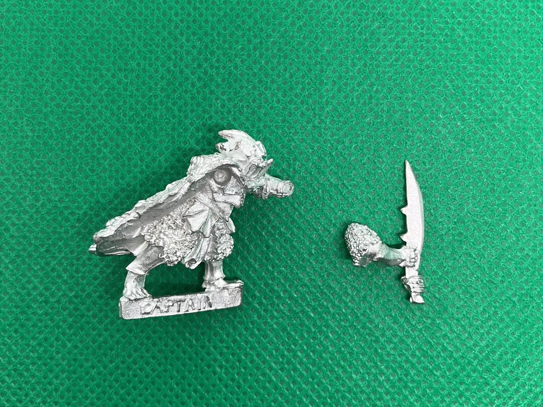 Lord of the Rings LOTR MESBG Gundabad Blackshields Captain Metal - Etsy