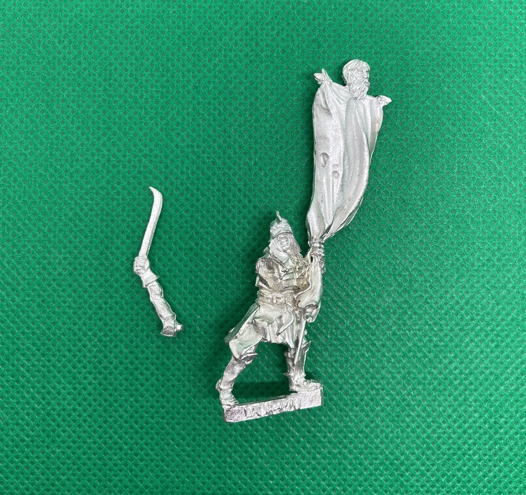 Lord of the Rings LOTR MESBG Mauhur's Marauders Banner Bearer Metal - Etsy