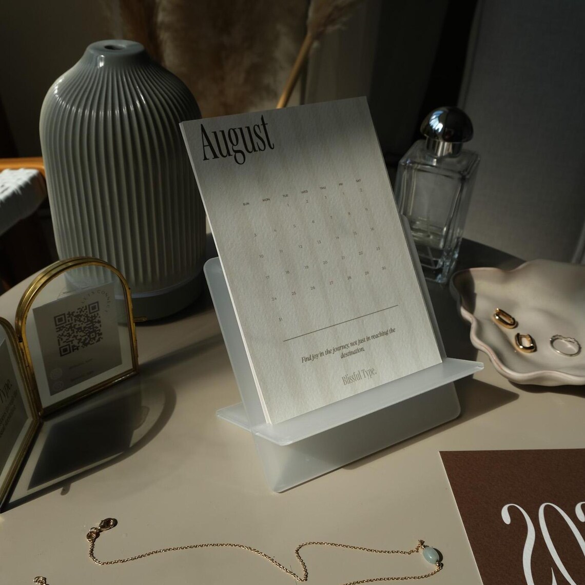 Desk Calendar 2025 - Minimal & Aesthetic Design, Free Standing Planner ...
